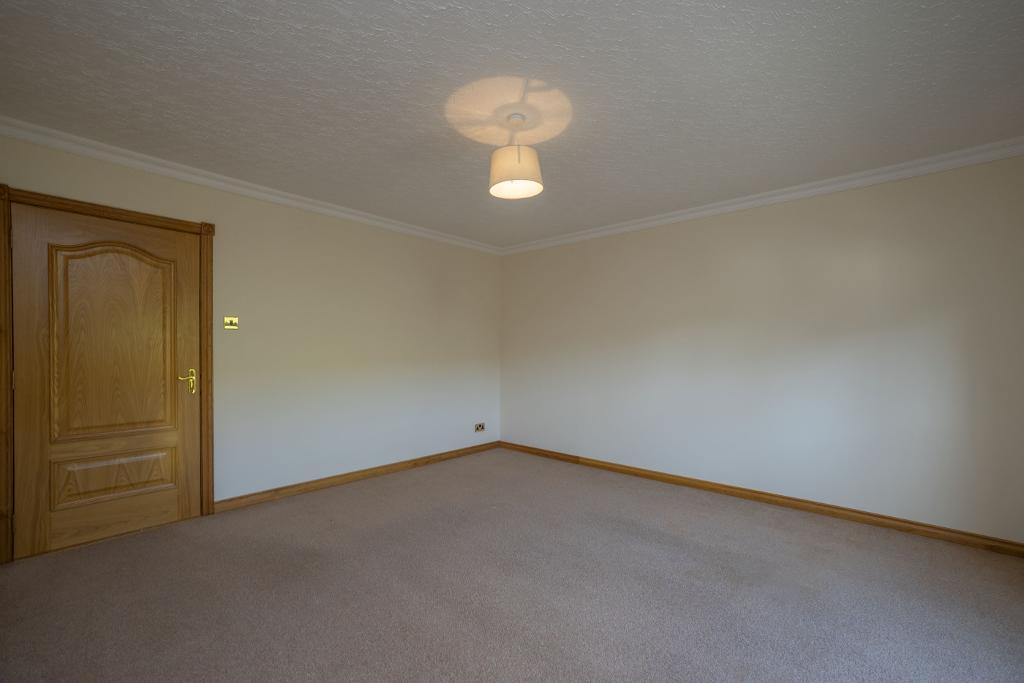 2 Bedroom Flat For Sale in Calsey House, Newburgh Road, Auchtermuchty ...
