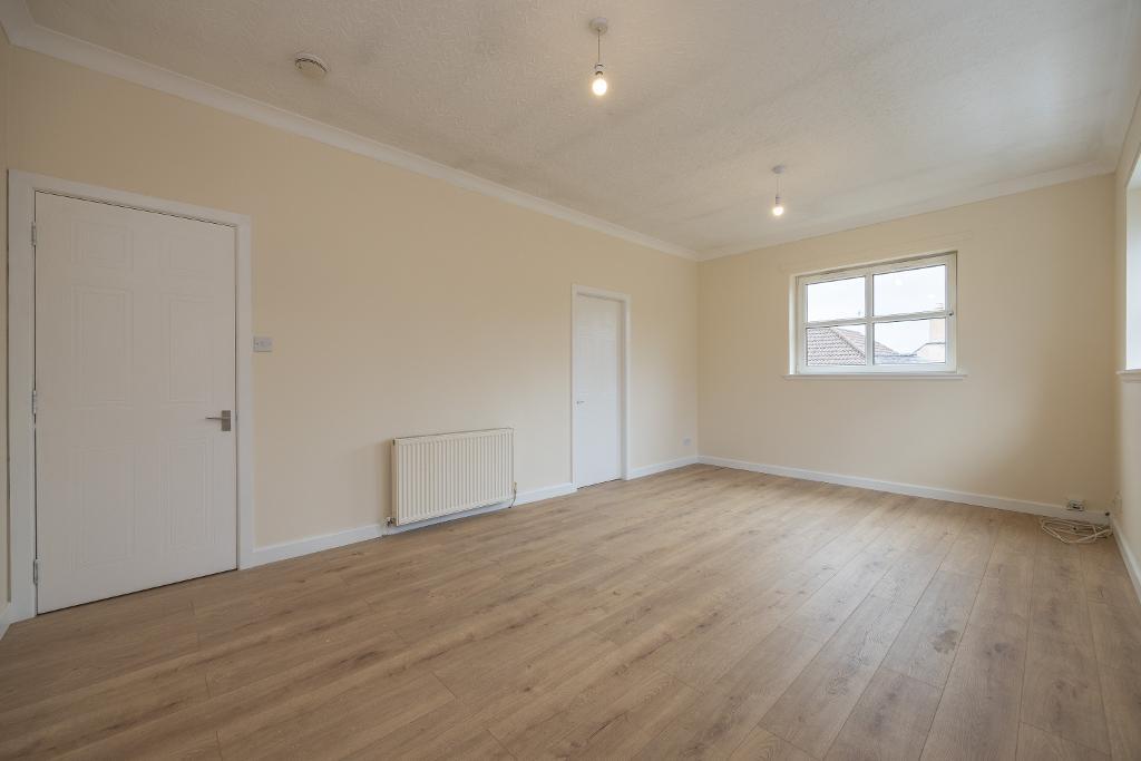 2 Bedroom Flat For Sale in Station Road, Kingskettle, Fife, KY15 7PR ...